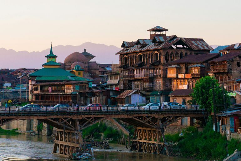 How To Reach Kashmir by Train, Flight And Road: Cheapest Routes